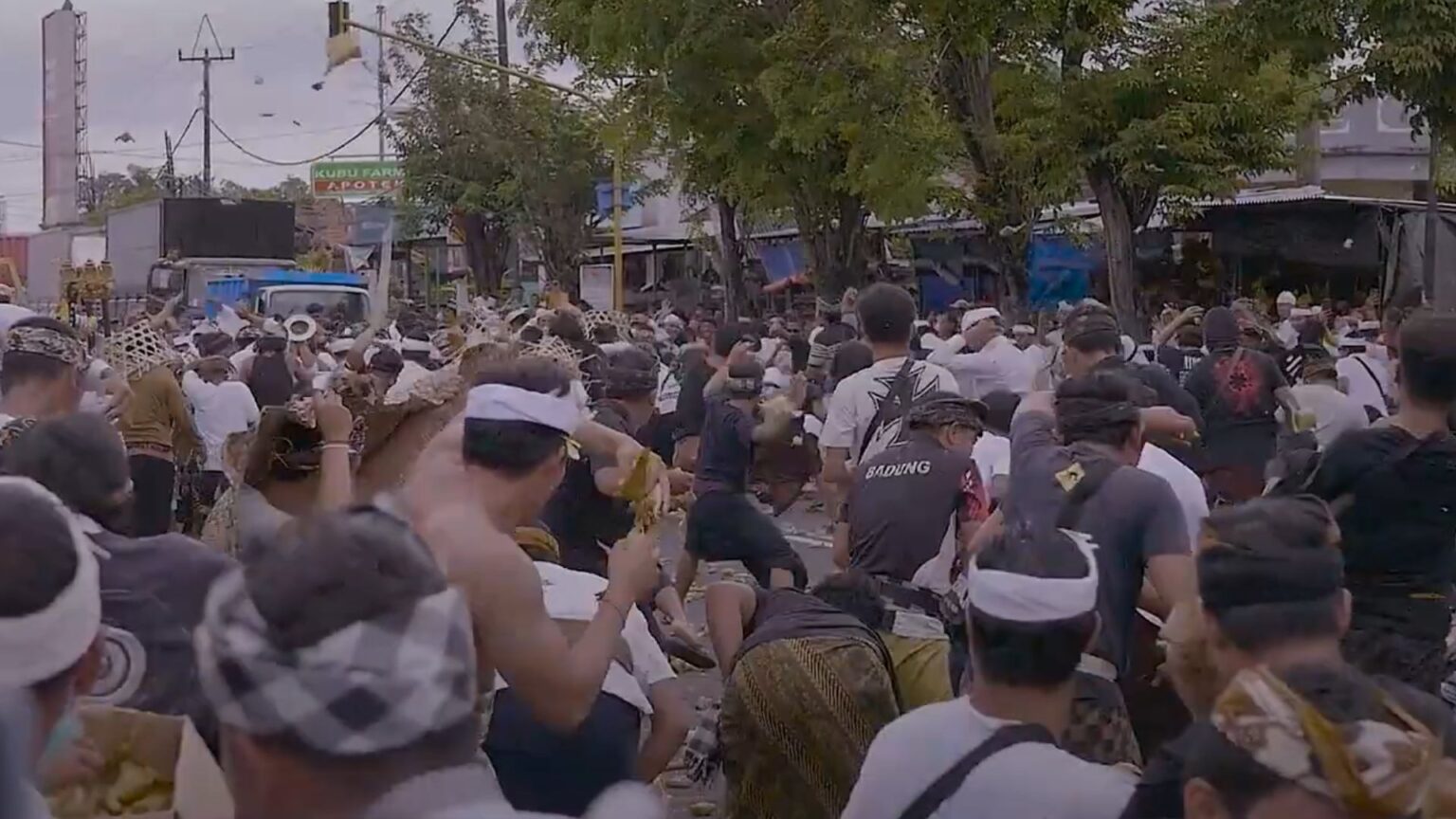 The Siat Tipat Bantal Tradition in Kapal Village, Bali